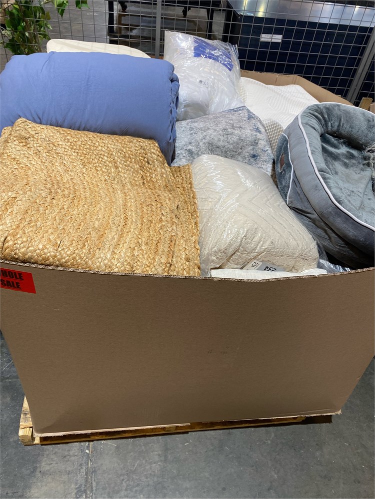 Dollar.Bid - Pallet of soft goods!!